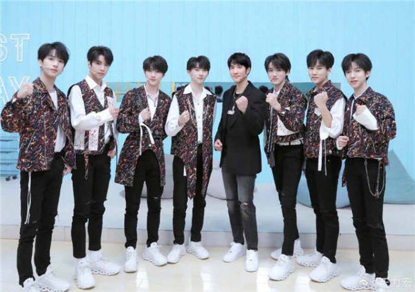 TNT's New Variety Show "Go Shoot" Was Aired, First Senior Is Leehom ...