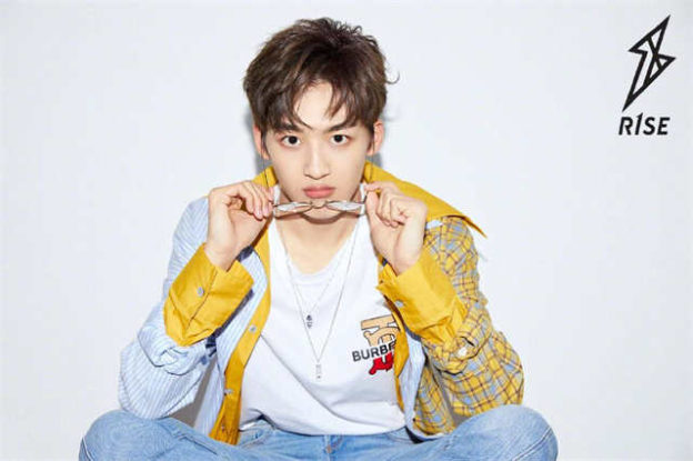 Does He Luoluo Have A Girlfriend? What's His Relationship With Judi Qi ...