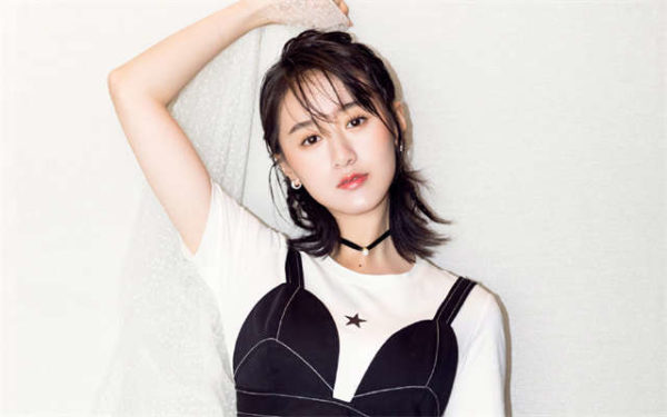 Does Crystal Yuan Bingyan Have A Boyfriend? Dating Lay Zhang is True Or ...