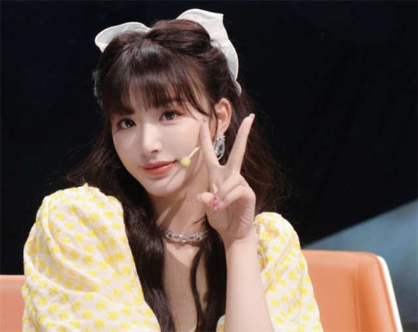 R1SE Ren Hao partners The9 Snow Kong Xue'er in "Ming Mei Shan Qu ...