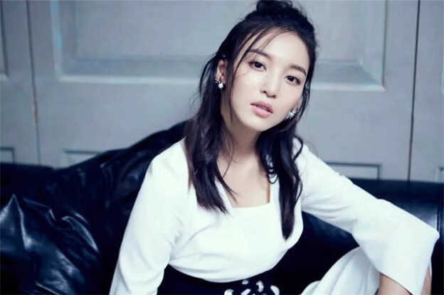 Hawick Lau Admits Dating Li Xiaofeng, Who is Yang Mi's Best Friend in the Drama Dramatically ...